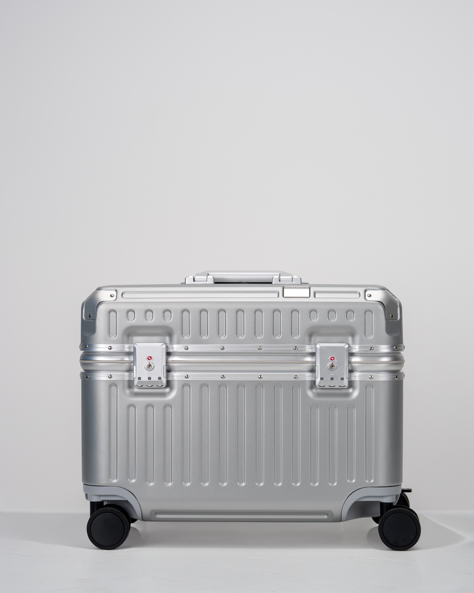 Premium Suitcases in Aluminum & Aluminum EdgeFrame | Portar